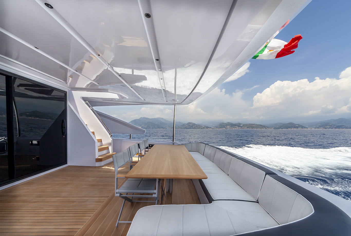 Yacht DRIFTER, Permare | CHARTERWORLD Luxury Superyacht Charters